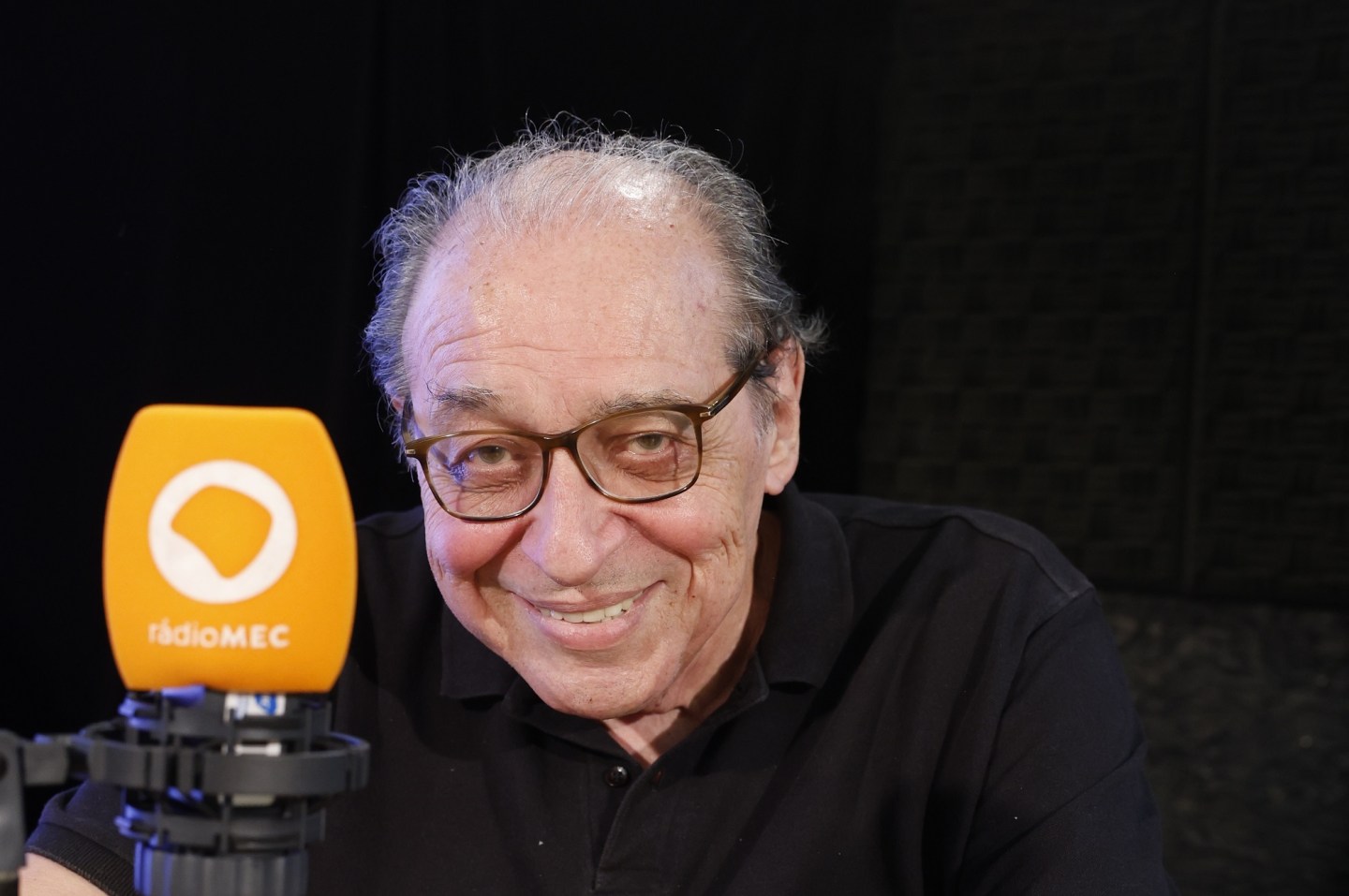 Série “De quem é a música?”, apresentada por Ruy Castro, estreia na ...